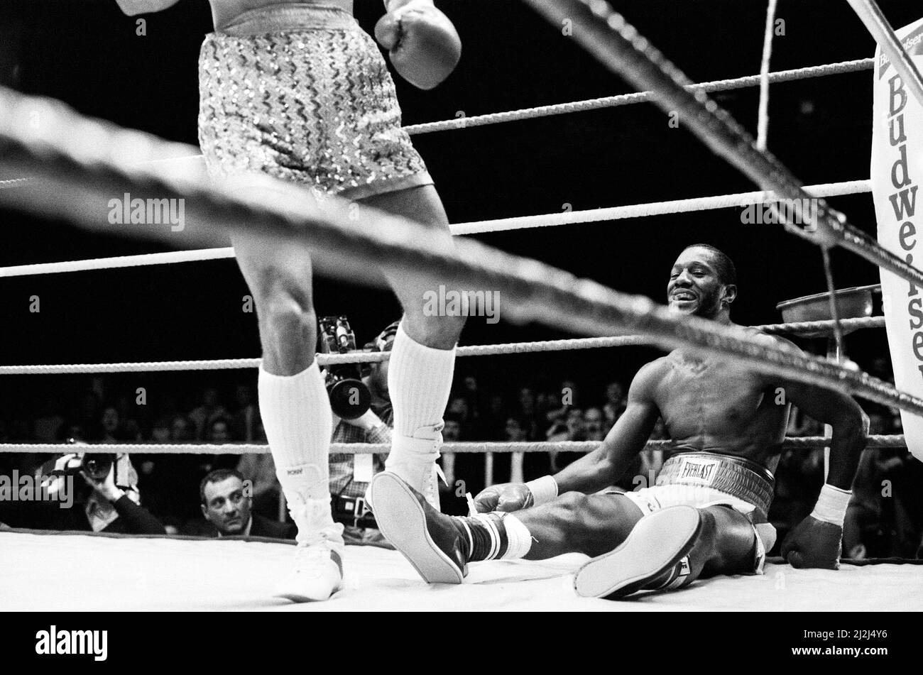 WBC and IBF, welterweight title fight between Lloyd Honeyghan and ...