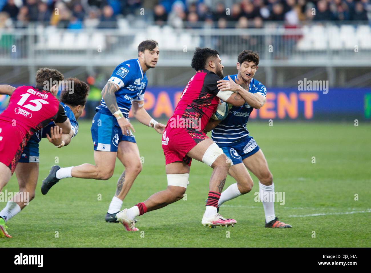 Valentino Mapapalangi of Rouen and Christopher Hilsenbeck of Vannes ...