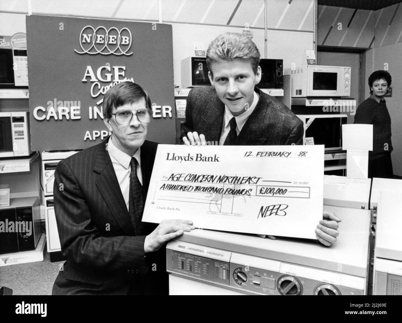 Athlete Steve Cram Steve Cram receives a cheque from Alan Groves of ...
