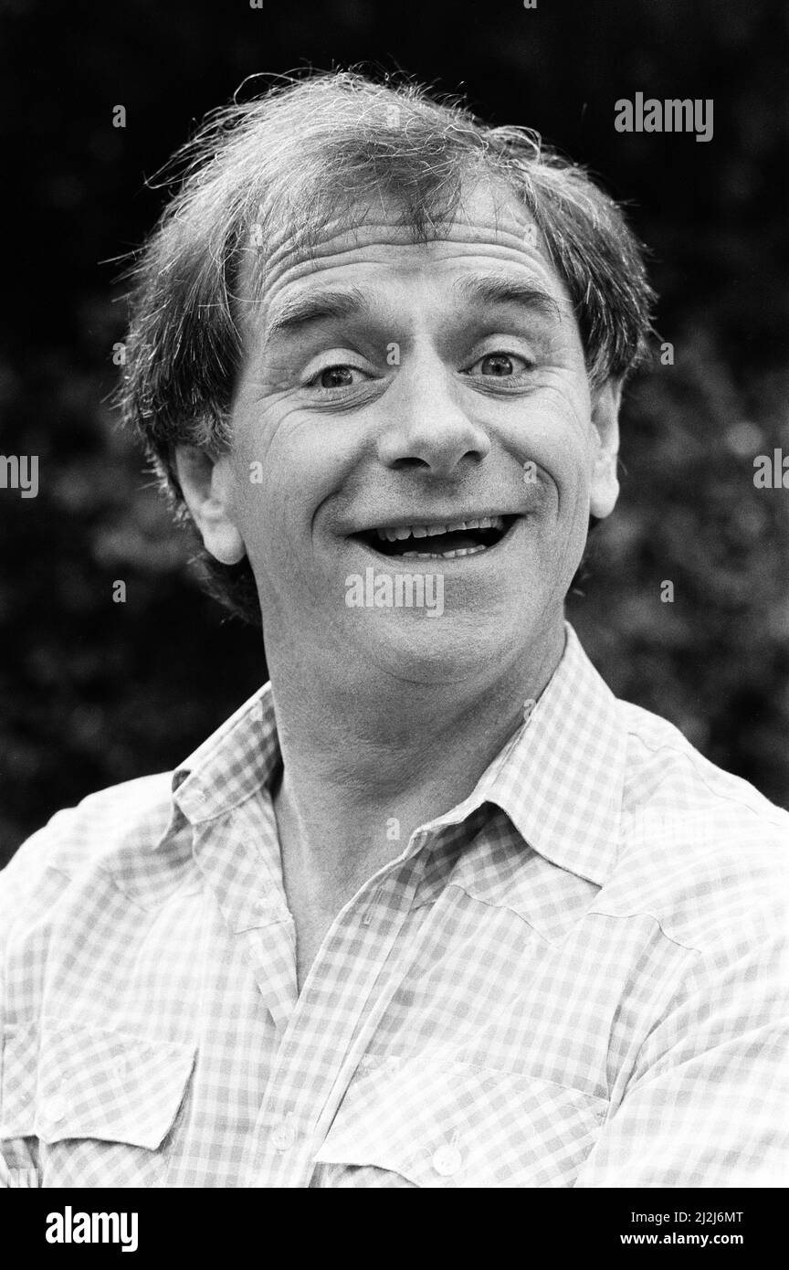 Tv presenter johnny ball hi-res stock photography and images - Alamy