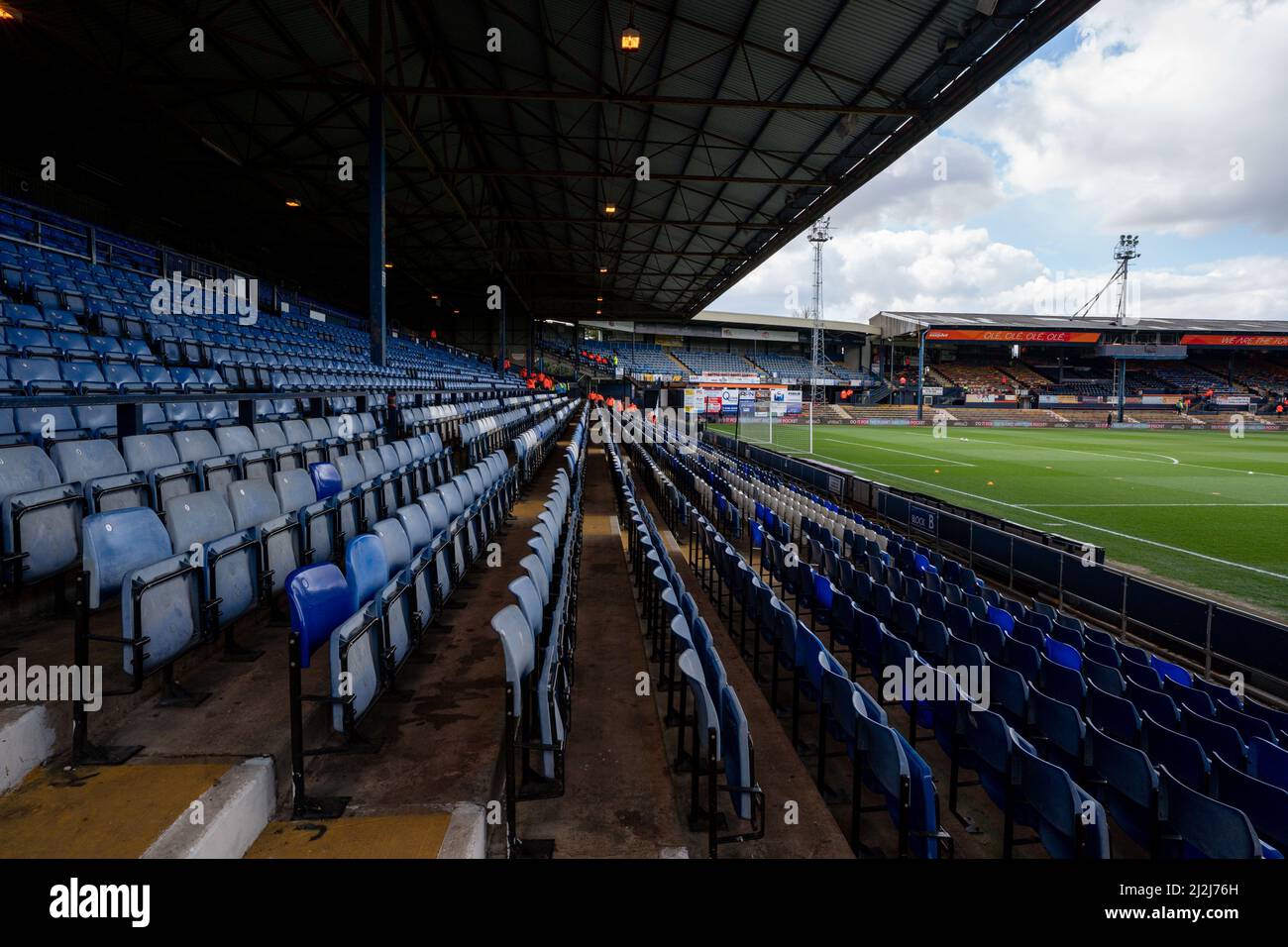 Kenilworth road stadium hi-res stock photography and images - Alamy