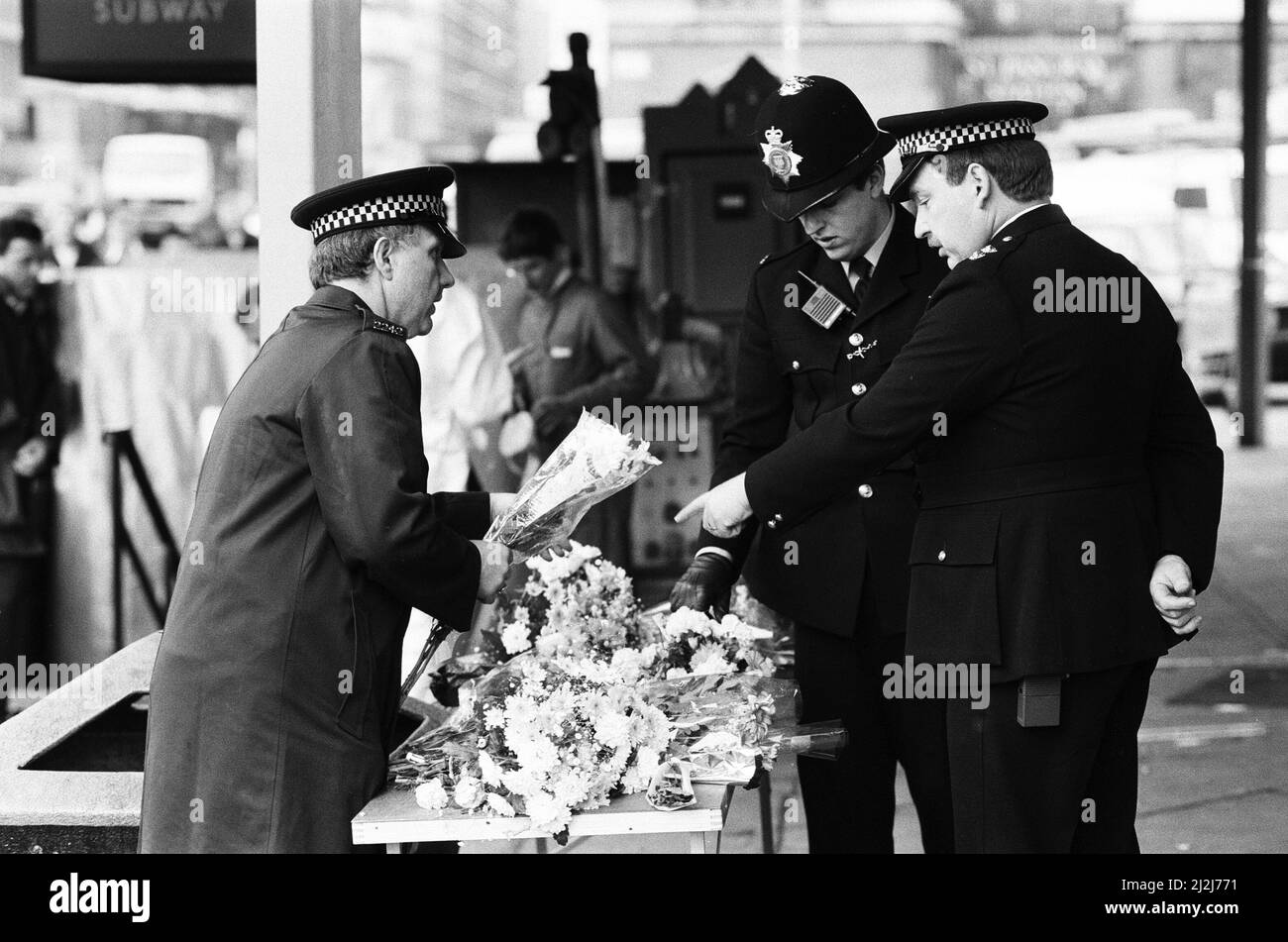 1987 kings cross underground fire Black and White Stock Photos & Images ...