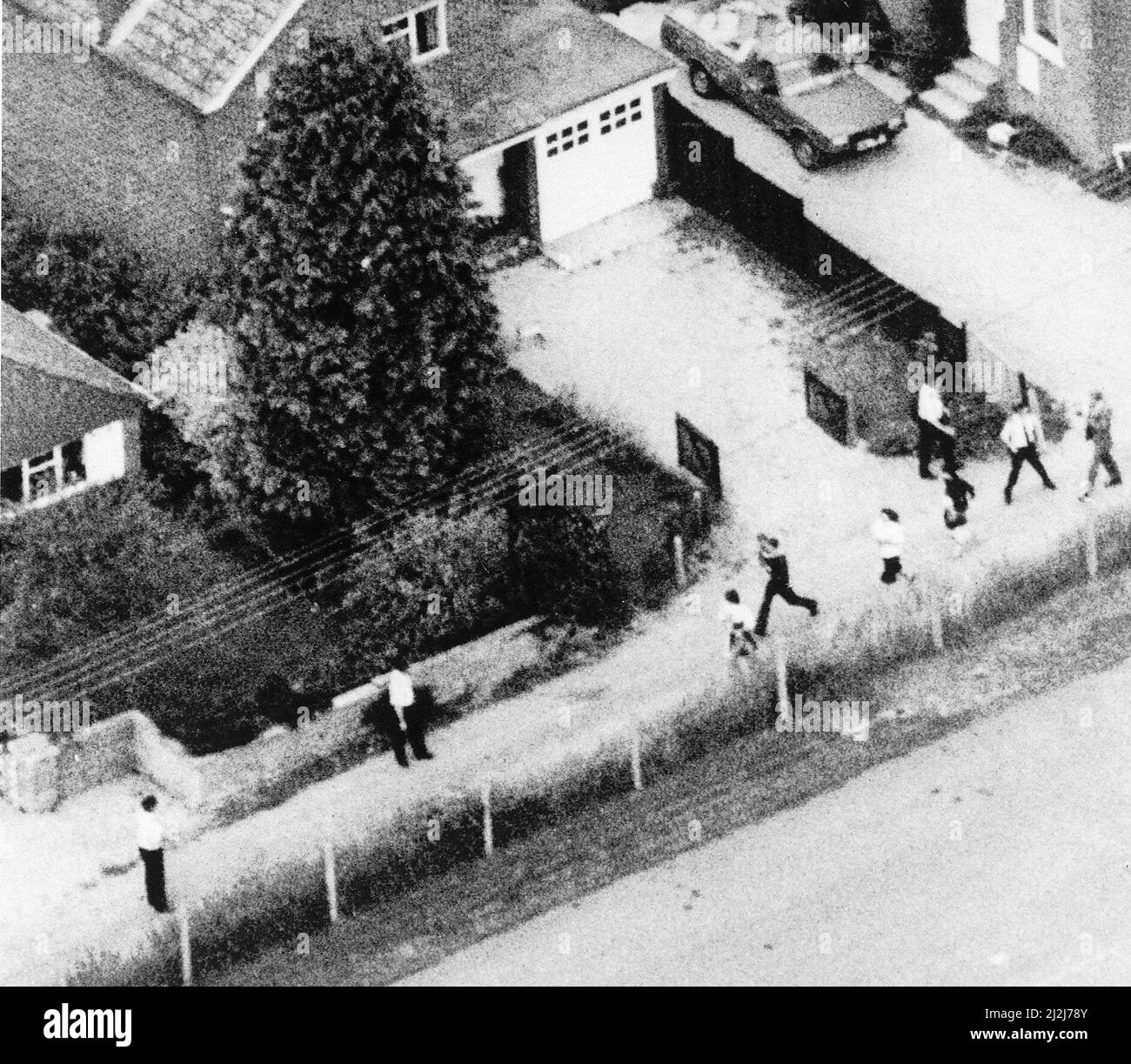 The inhabitants of Hungerford fleeing in distress past the house of the ...
