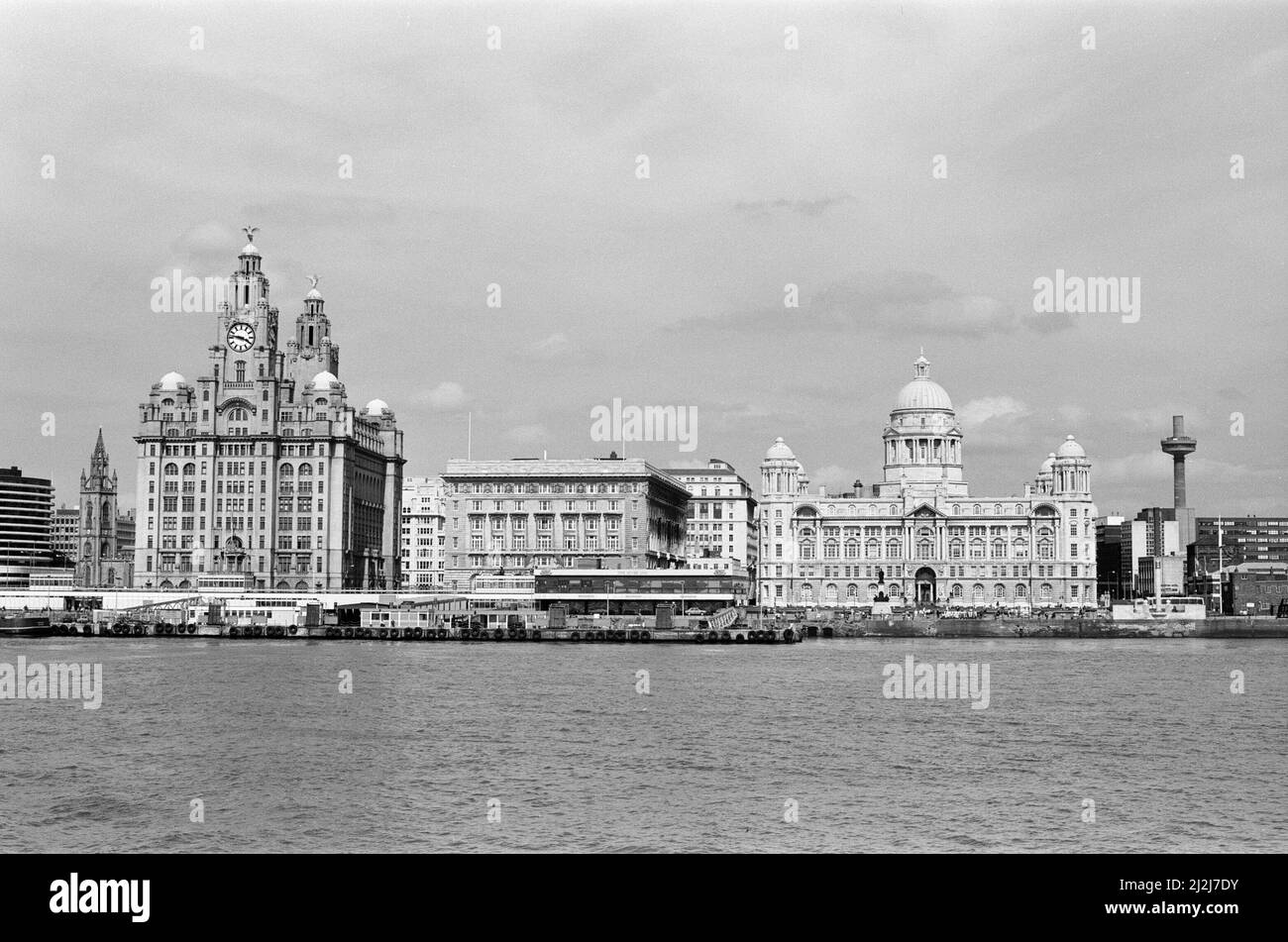 Liverpool waterfront 1980s hi-res stock photography and images - Alamy