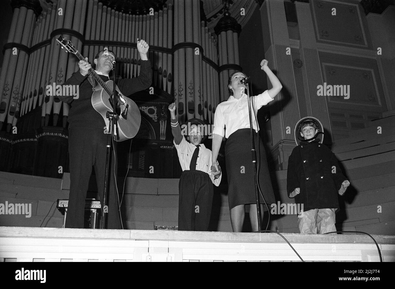Singing fireman Graham Walker, gave hundreds of schoolchildren fire ...
