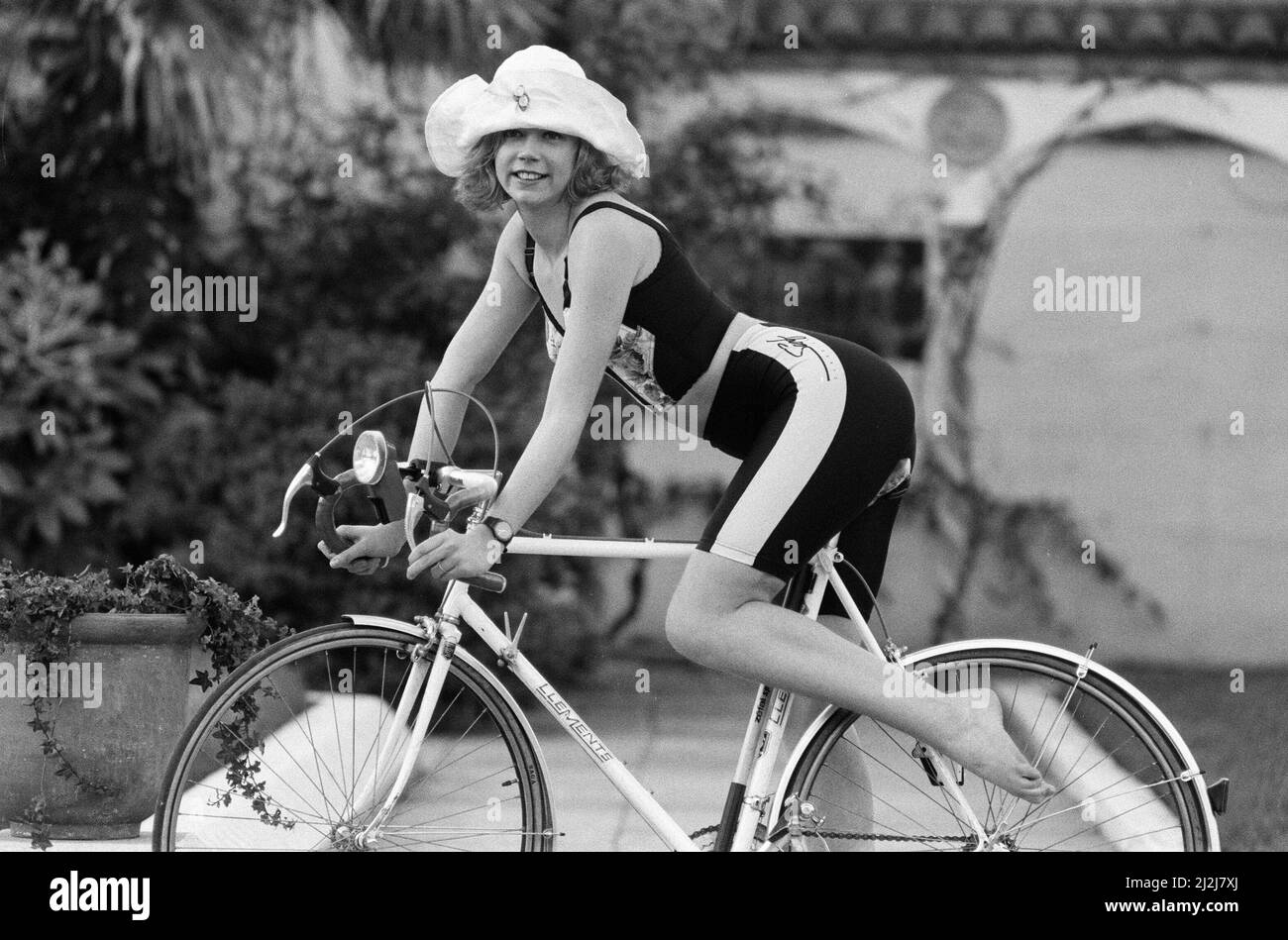Model poses for a fashion shoot. 17th February 1988 Stock Photo - Alamy
