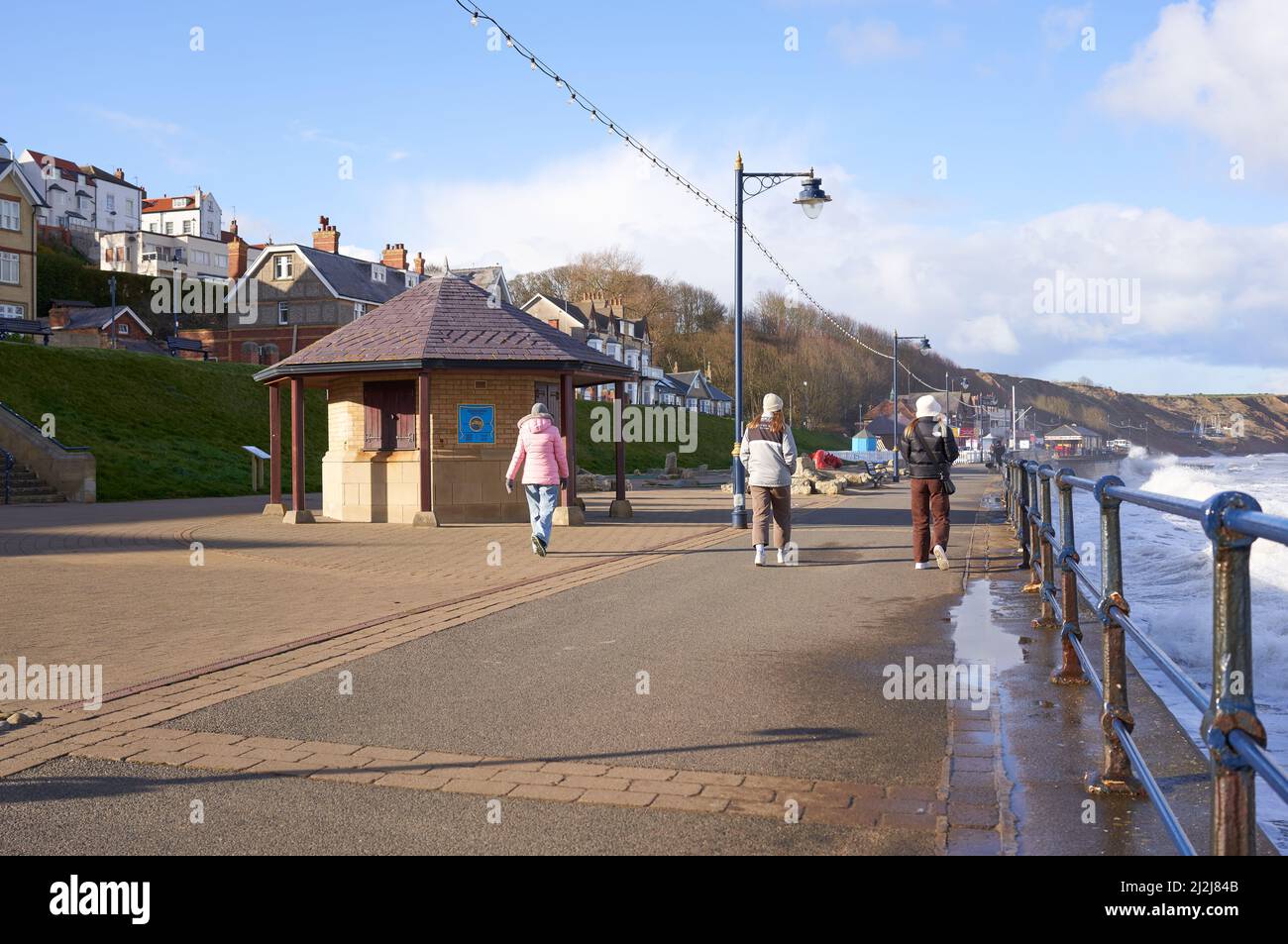 People on a promenade being battered by strong waves Stock Photo - Alamy
