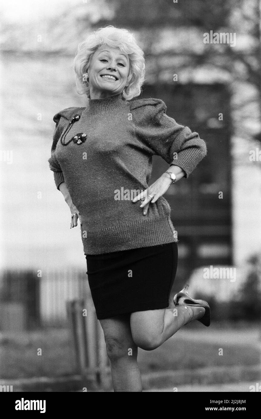 Actress Barbara Windsor. 8th December 1987 Stock Photo - Alamy