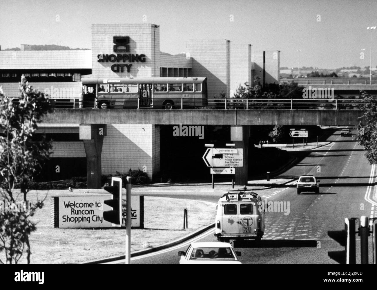 Runcorn shopping city hi-res stock photography and images - Alamy