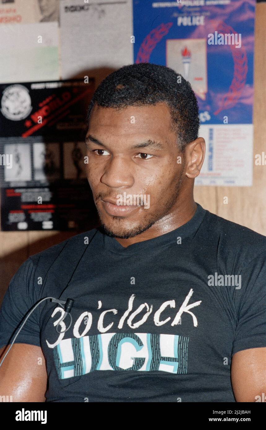 Mike tyson 1987 hi-res stock photography and images - Alamy