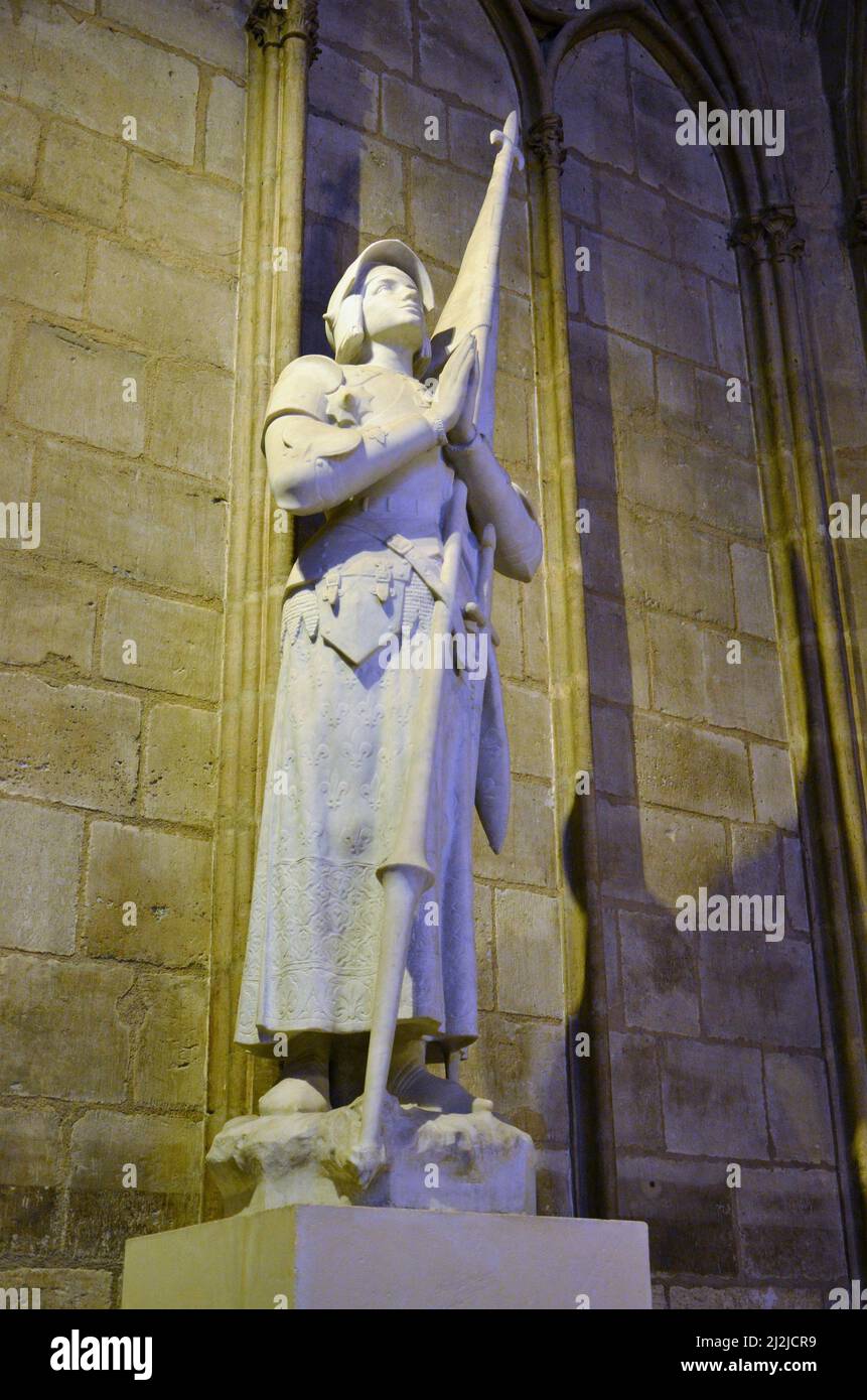 The interior of Notre Dame cathedral, Paris, France Stock Photo - Alamy