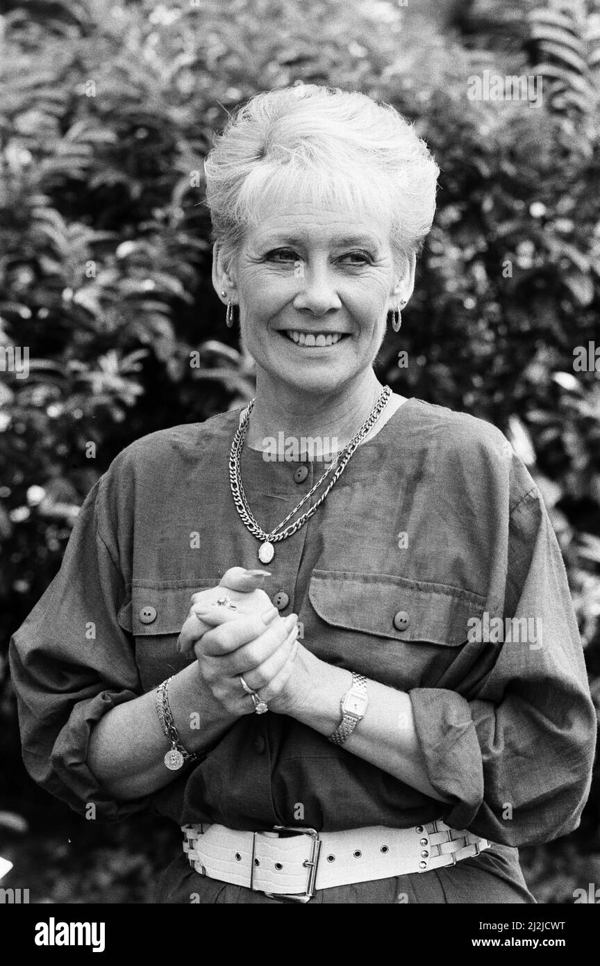 Coronation Street actress Liz Dawn. 30th June 1987 Stock Photo - Alamy