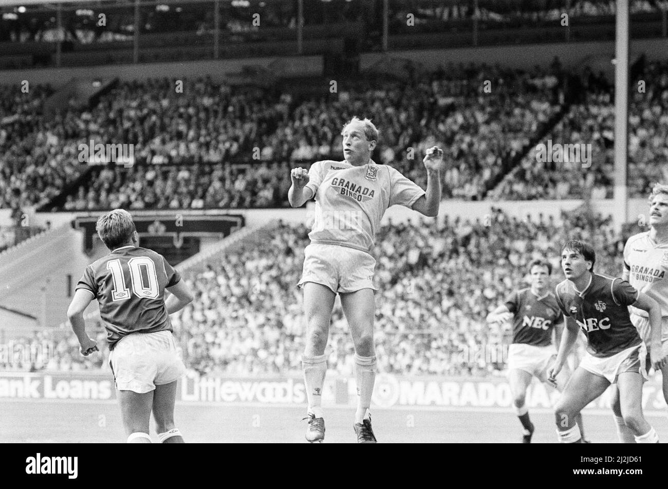 Charity shield football match wembley Black and White Stock Photos ...