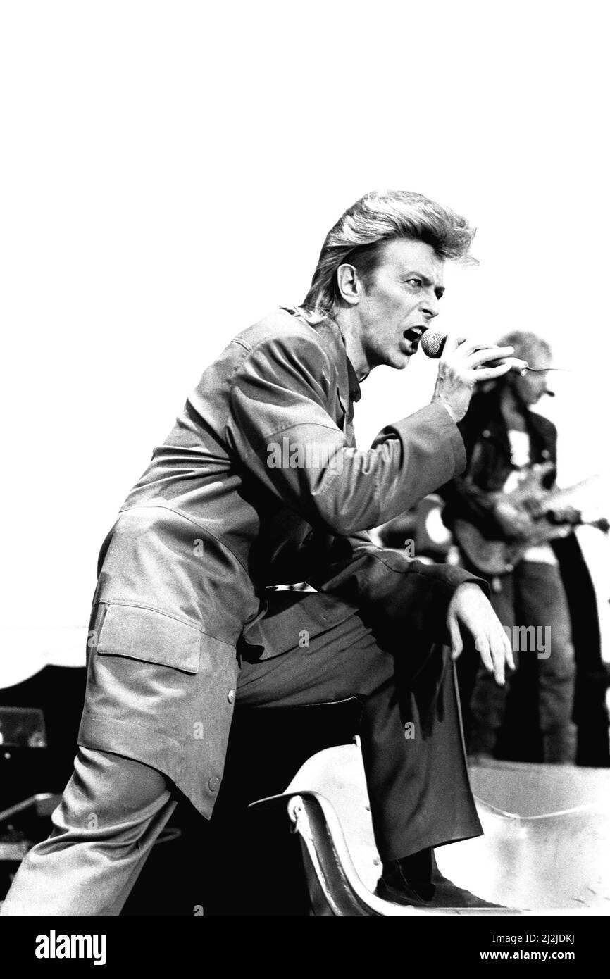 Glass spider tour bowie hi-res stock photography and images - Alamy