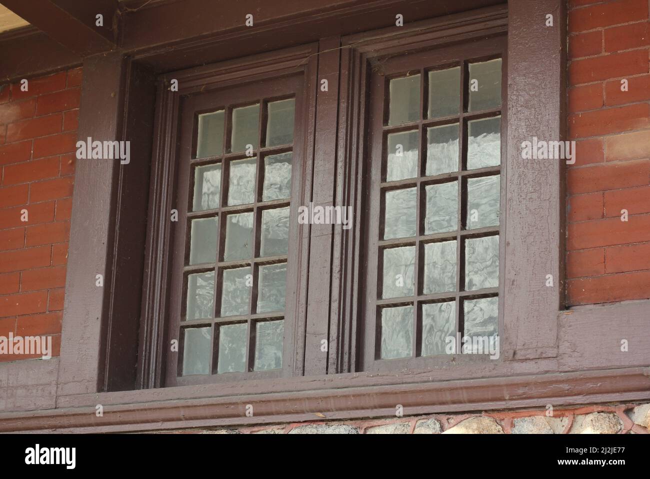 Vintage wooden windows on a charming rustic stone cottage Stock Photo ...