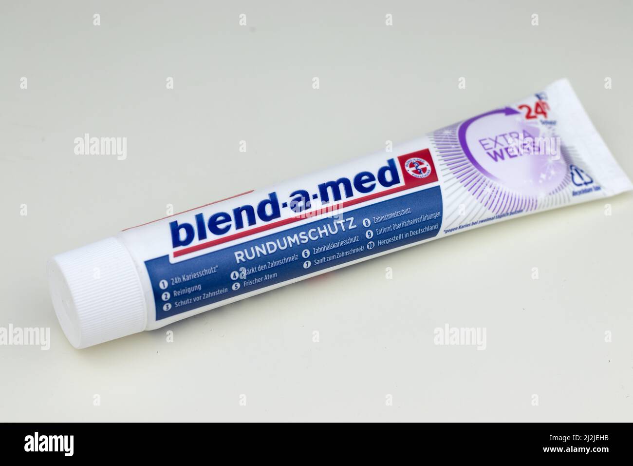 Toothpaste blend a med hi-res stock photography and images - Alamy