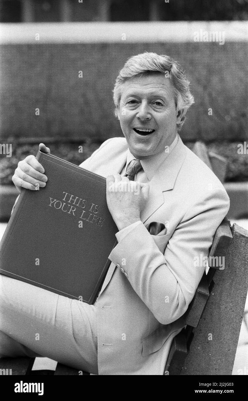 Tv presenter michael aspel hi-res stock photography and images - Alamy