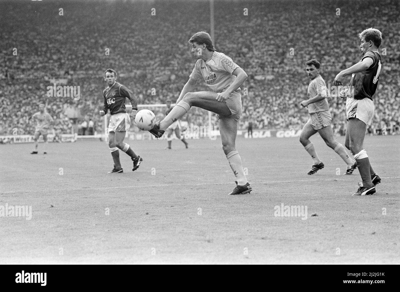 Charity shield football match wembley Black and White Stock Photos ...