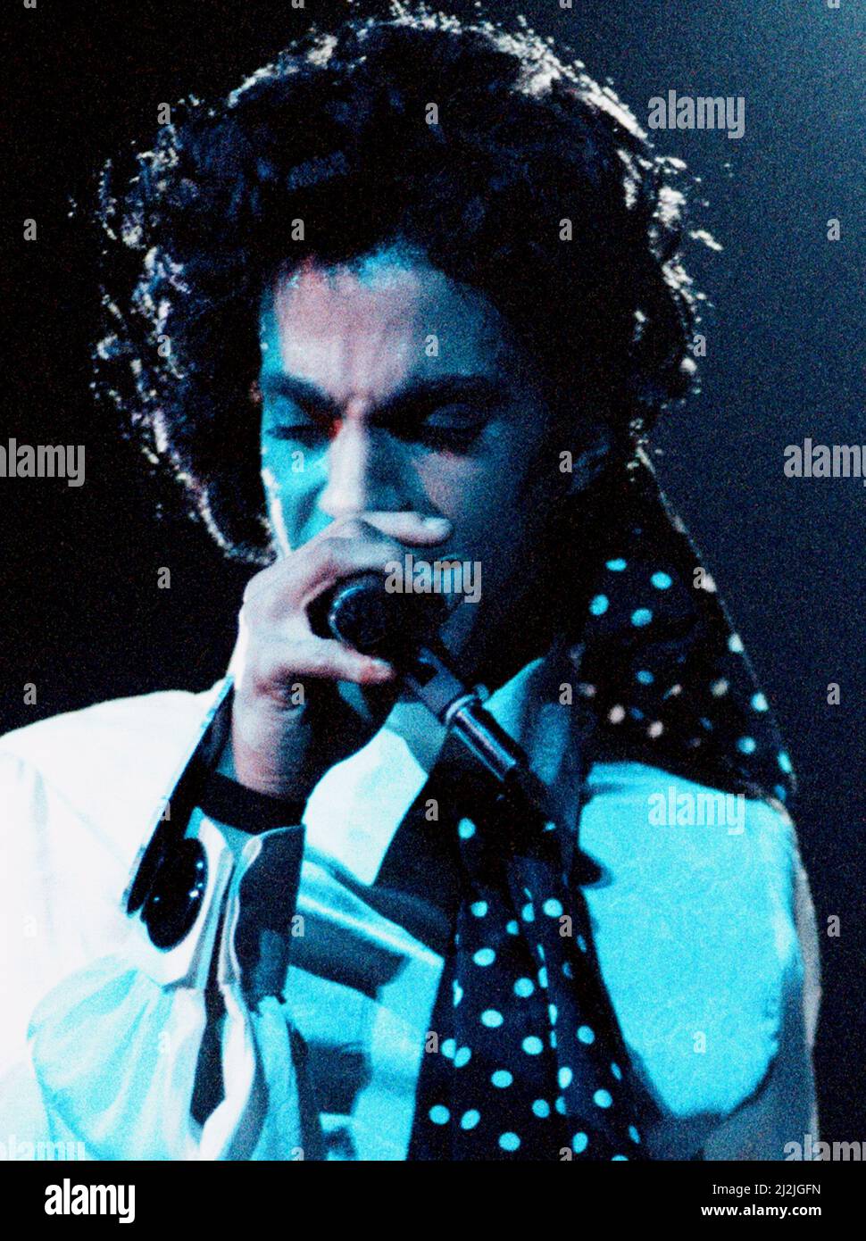 Prince performing stage hi-res stock photography and images - Alamy