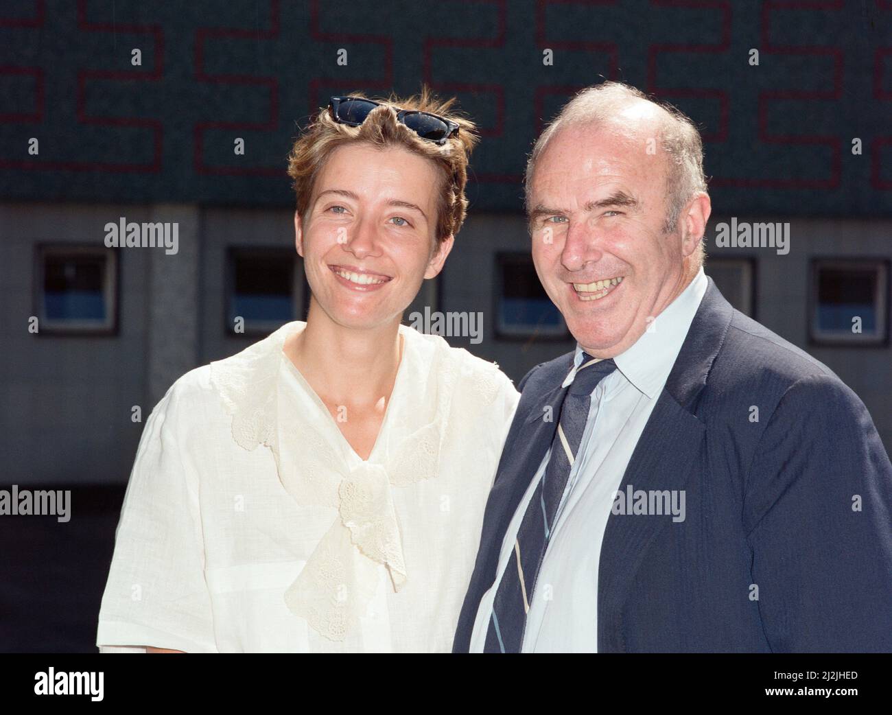 Clive james tv presenter hi-res stock photography and images - Alamy