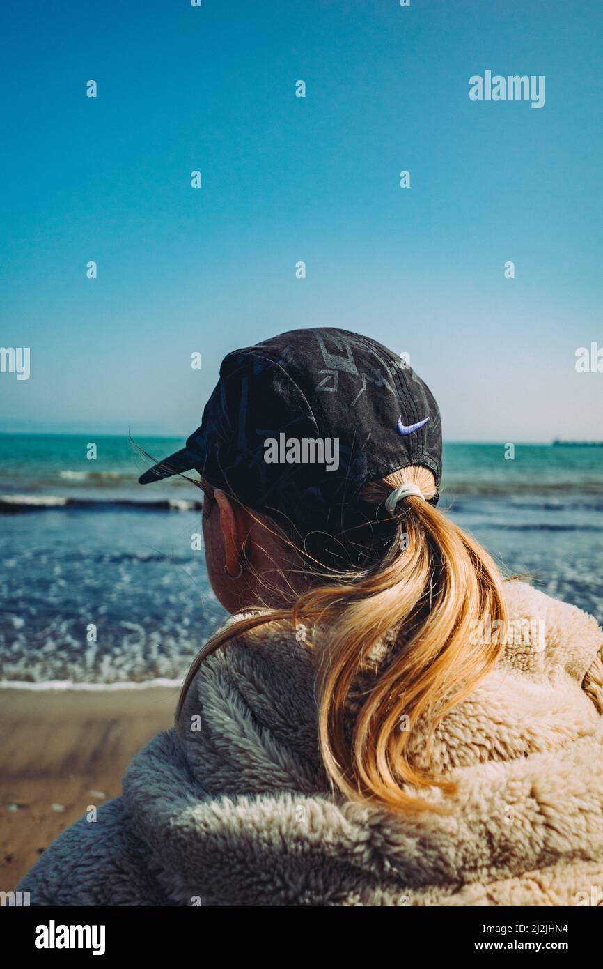Wearing a baseball cap hi-res stock photography and images - Alamy