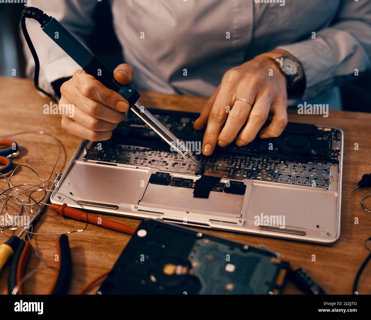 Putting pieces back together hi-res stock photography and images - Alamy