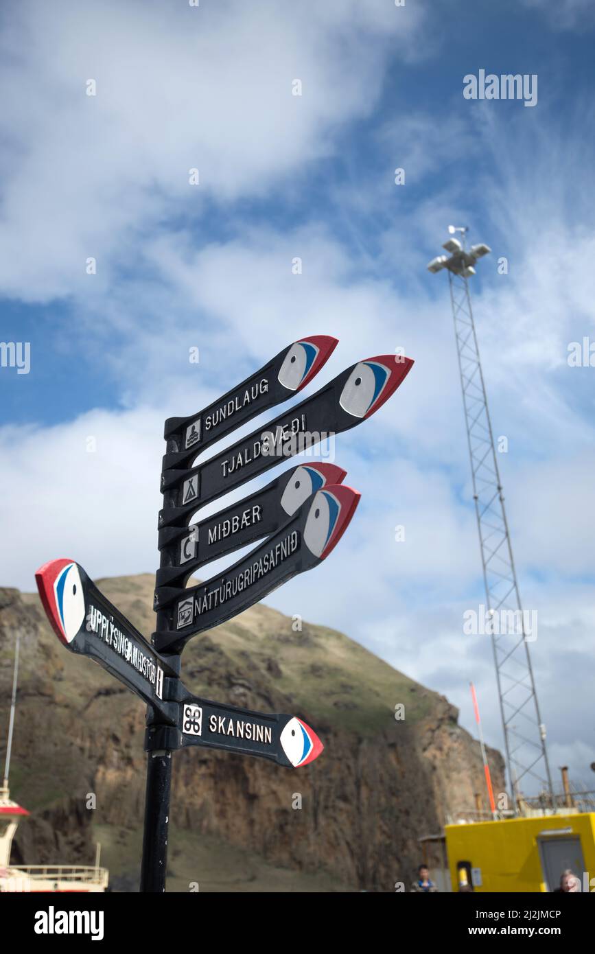 Puffin sign hi-res stock photography and images - Alamy