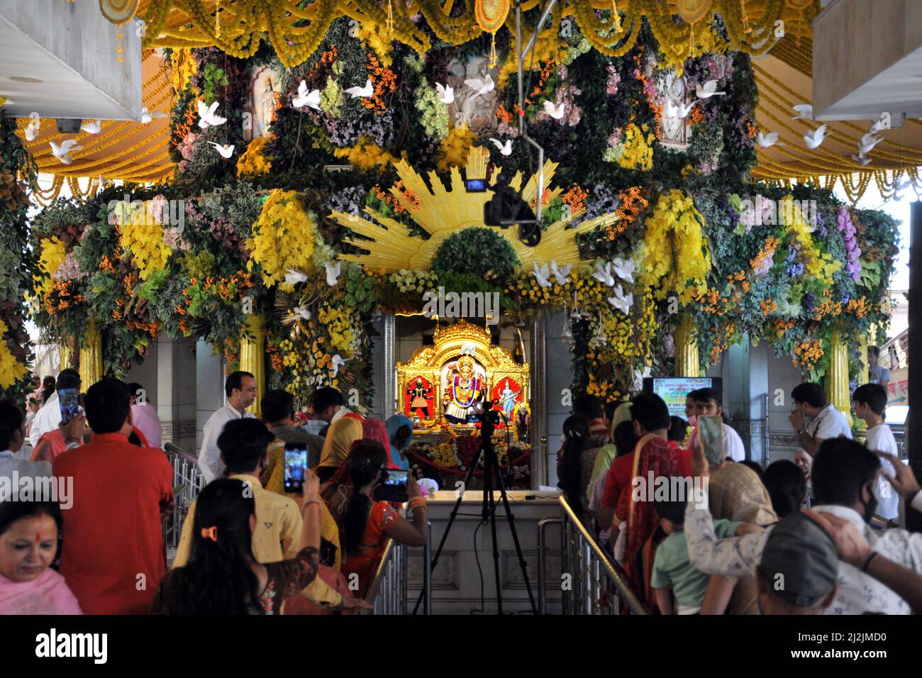 A long queue of devotees for pray of Jhandewali Idol and to see the ...