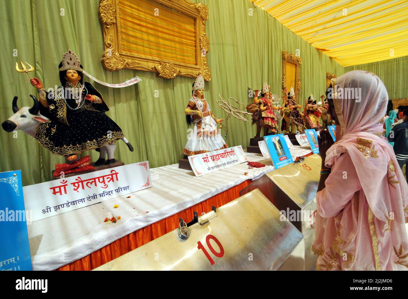 A long queue of devotees for pray of Jhandewali Idol and to see the ...