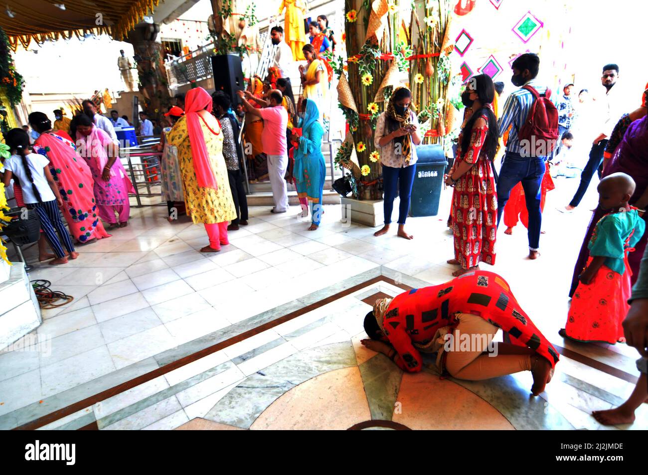 A long queue of devotees for pray of Jhandewali Idol and to see the ...