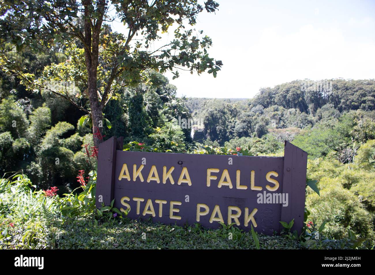A sign at the entrance of Akaka falls state park in Honomu, Hawaii, USA ...