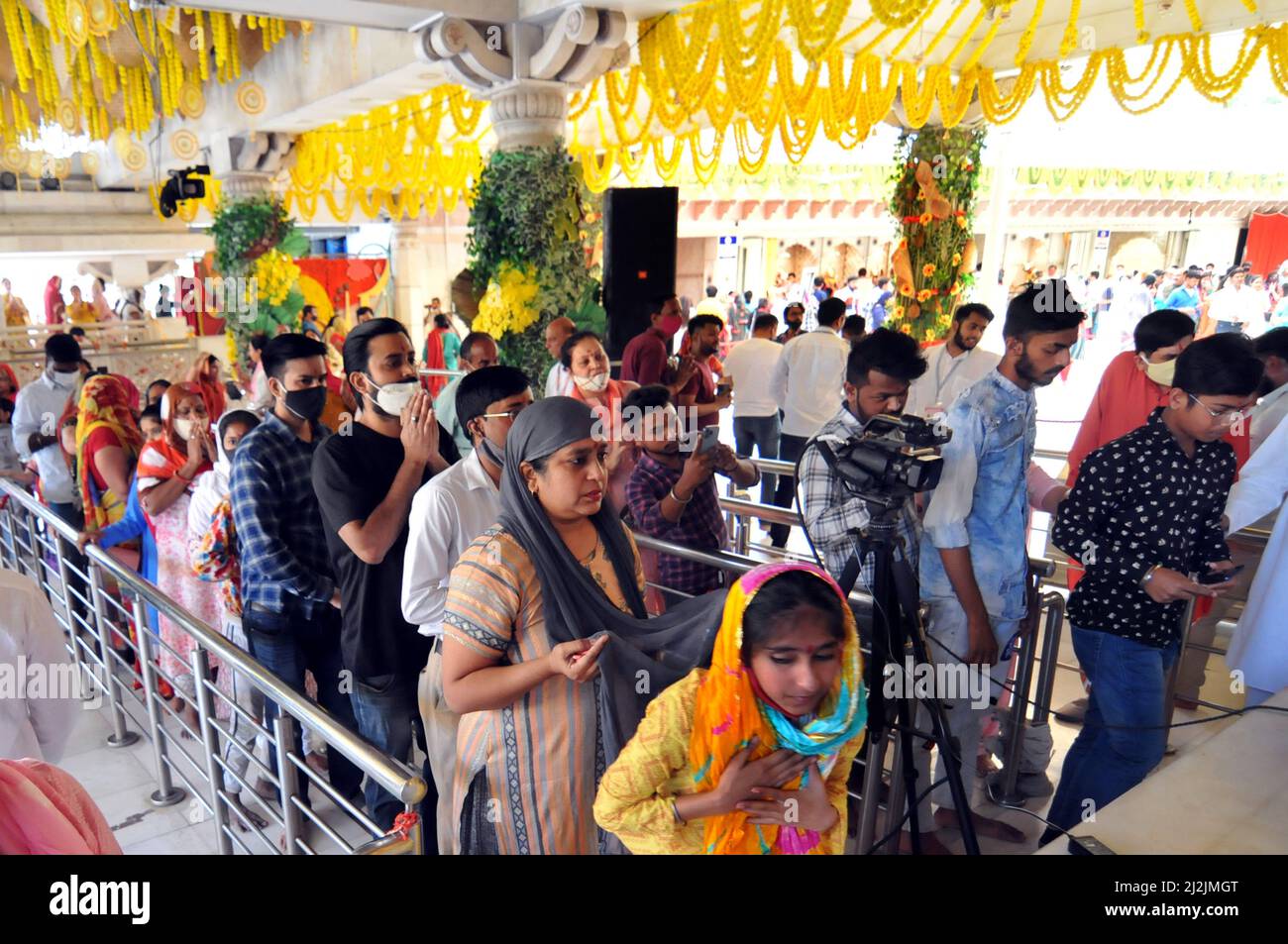 A long queue of devotees for pray of Jhandewali Idol and to see the ...
