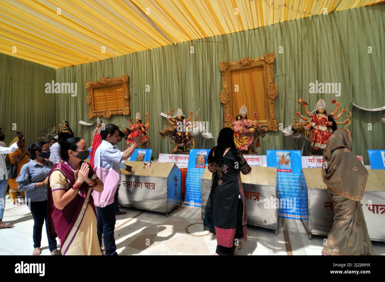 A long queue of devotees for pray of Jhandewali Idol and to see the ...