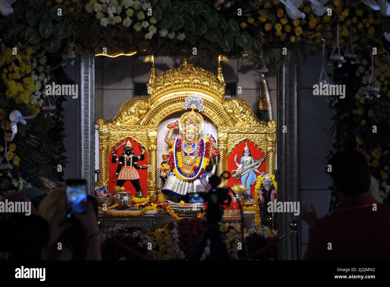 A long queue of devotees for pray of Jhandewali Idol and to see the ...