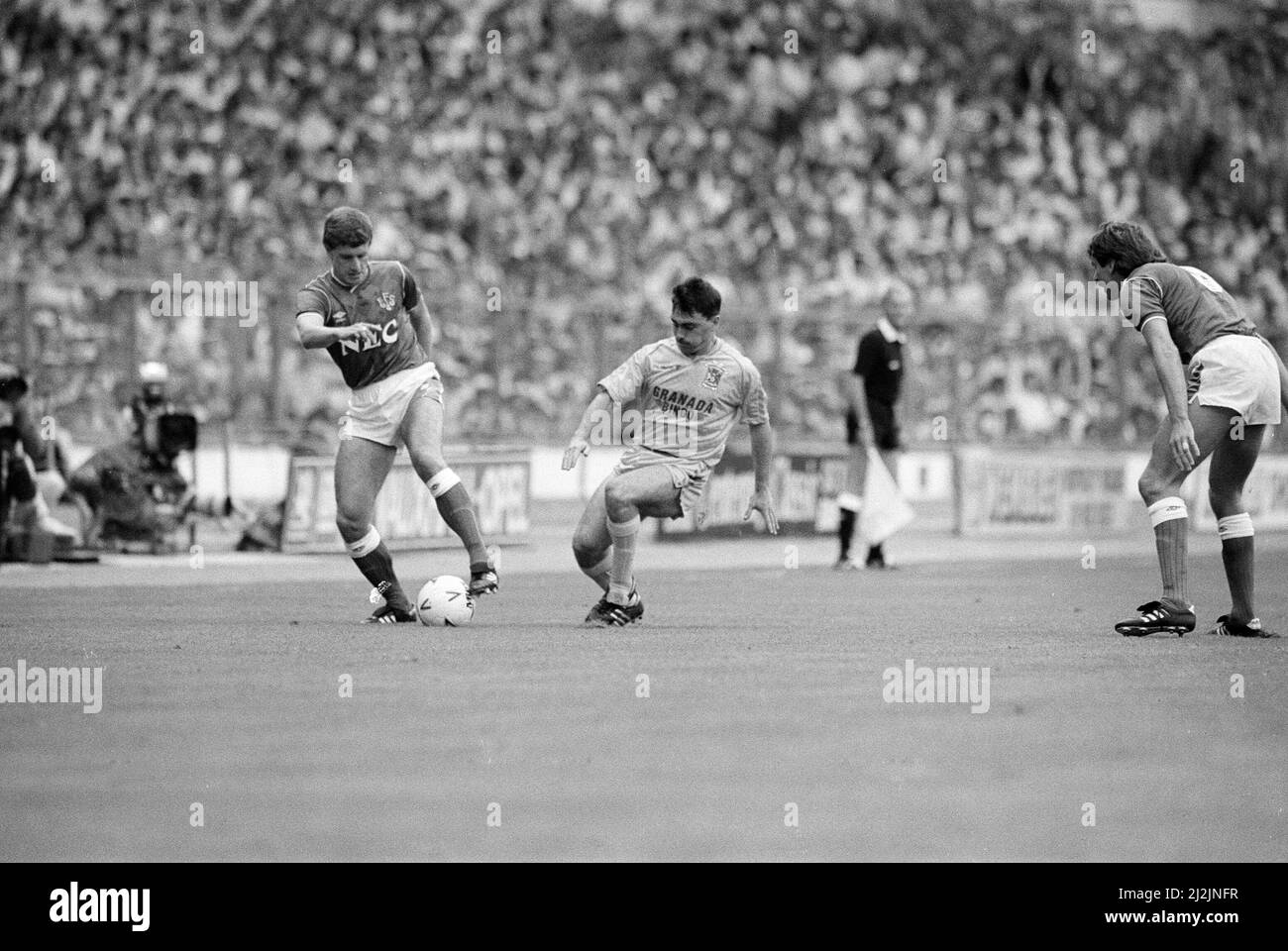 Charity shield football match wembley Black and White Stock Photos ...