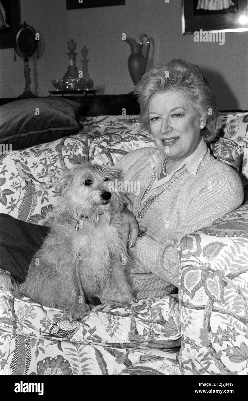 Actress June Whitfield pictured at home. 27th August 1987 Stock Photo ...