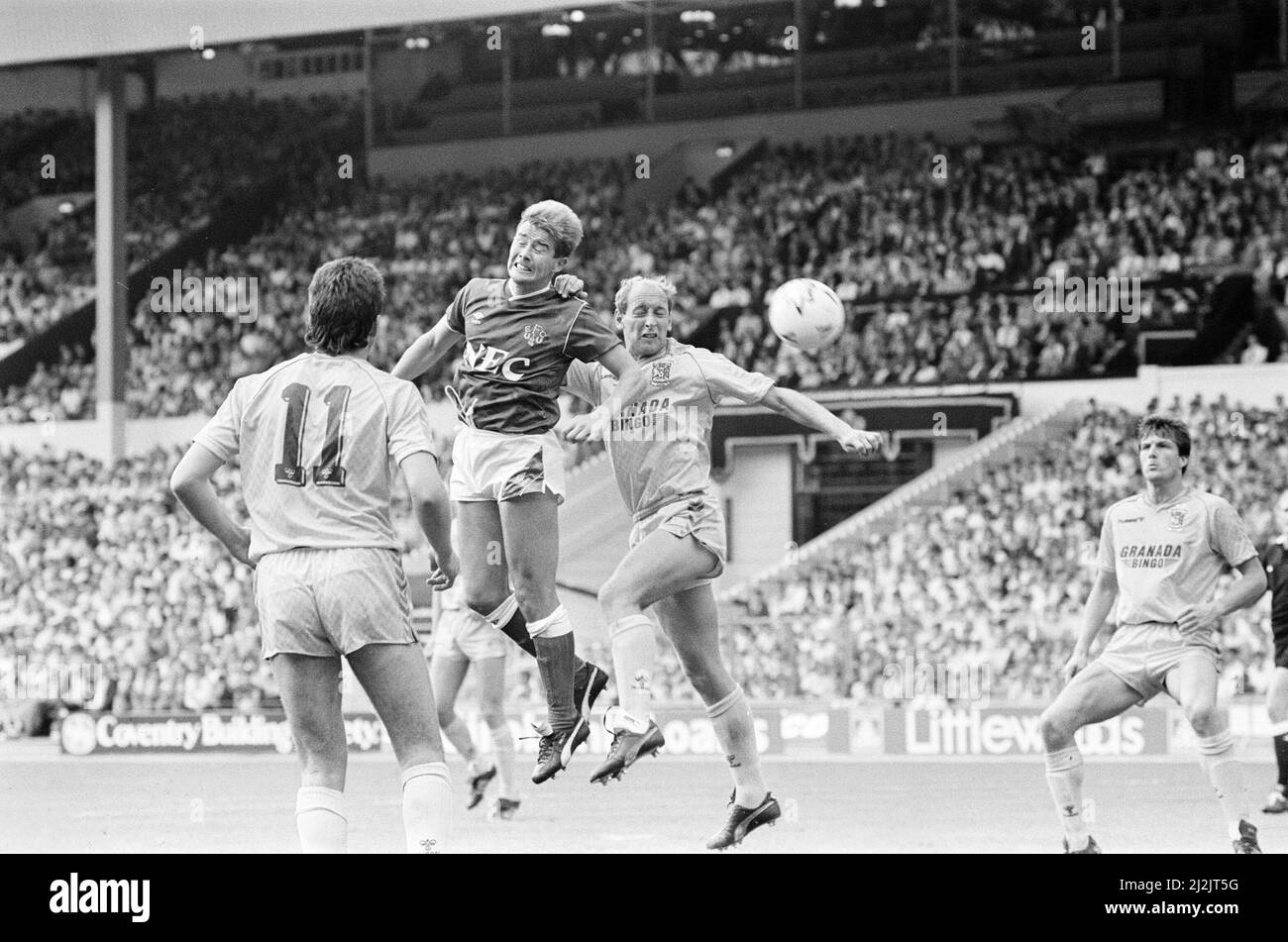 Charity shield football match wembley Black and White Stock Photos ...