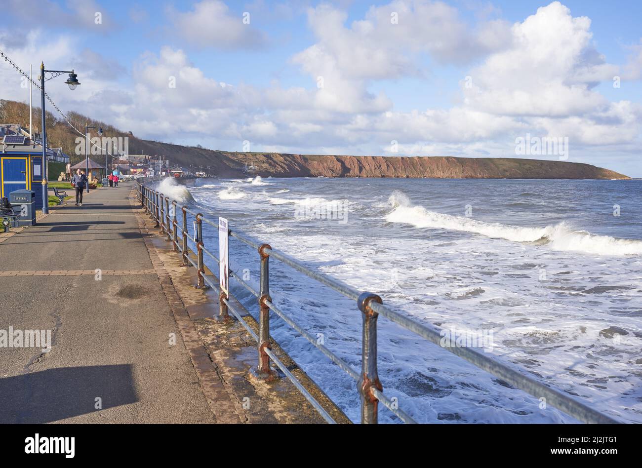 Sea front in filey hi-res stock photography and images - Alamy