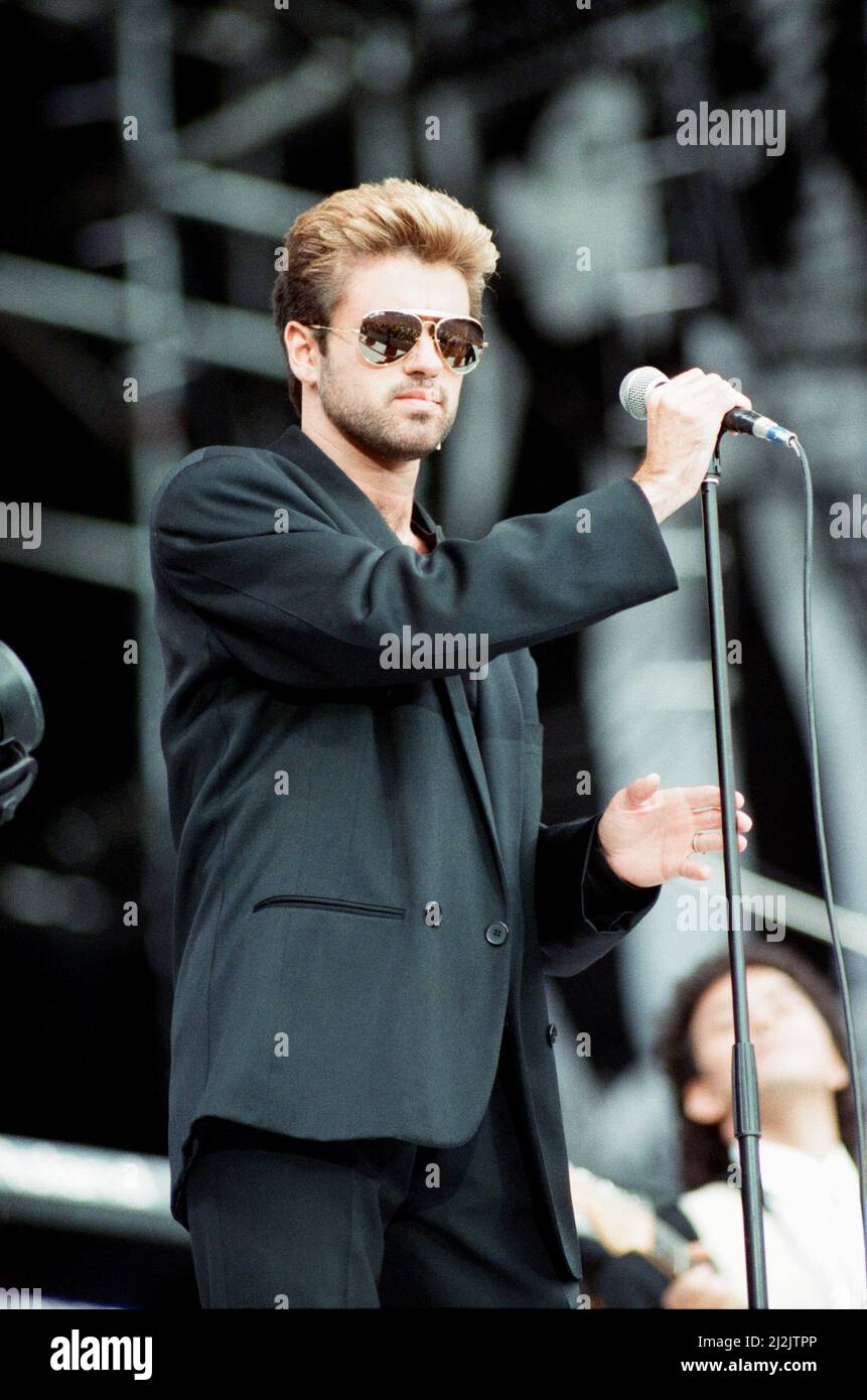 George Michael performing on stage at the Nelson Mandela 70th Birthday ...