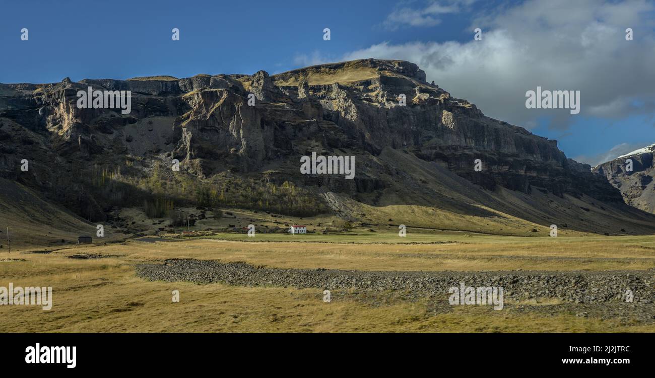 Lone house hi-res stock photography and images - Alamy