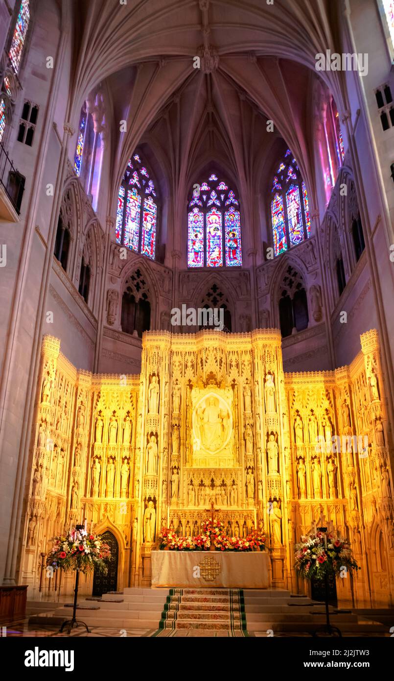 National cathedral interior hi-res stock photography and images - Alamy