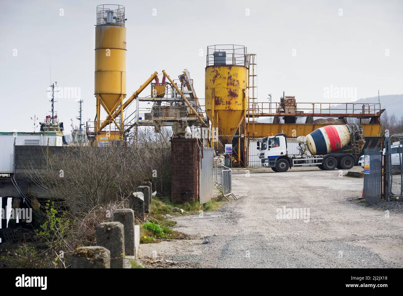 Cement mixing yellow towers and manufacturing site Stock Photo - Alamy