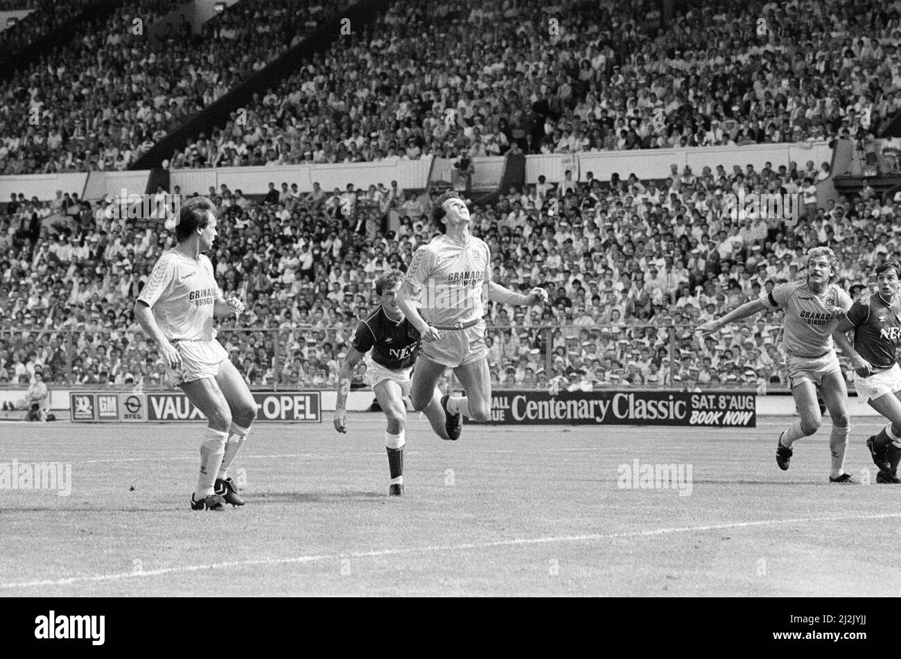 Charity shield football match wembley Black and White Stock Photos ...