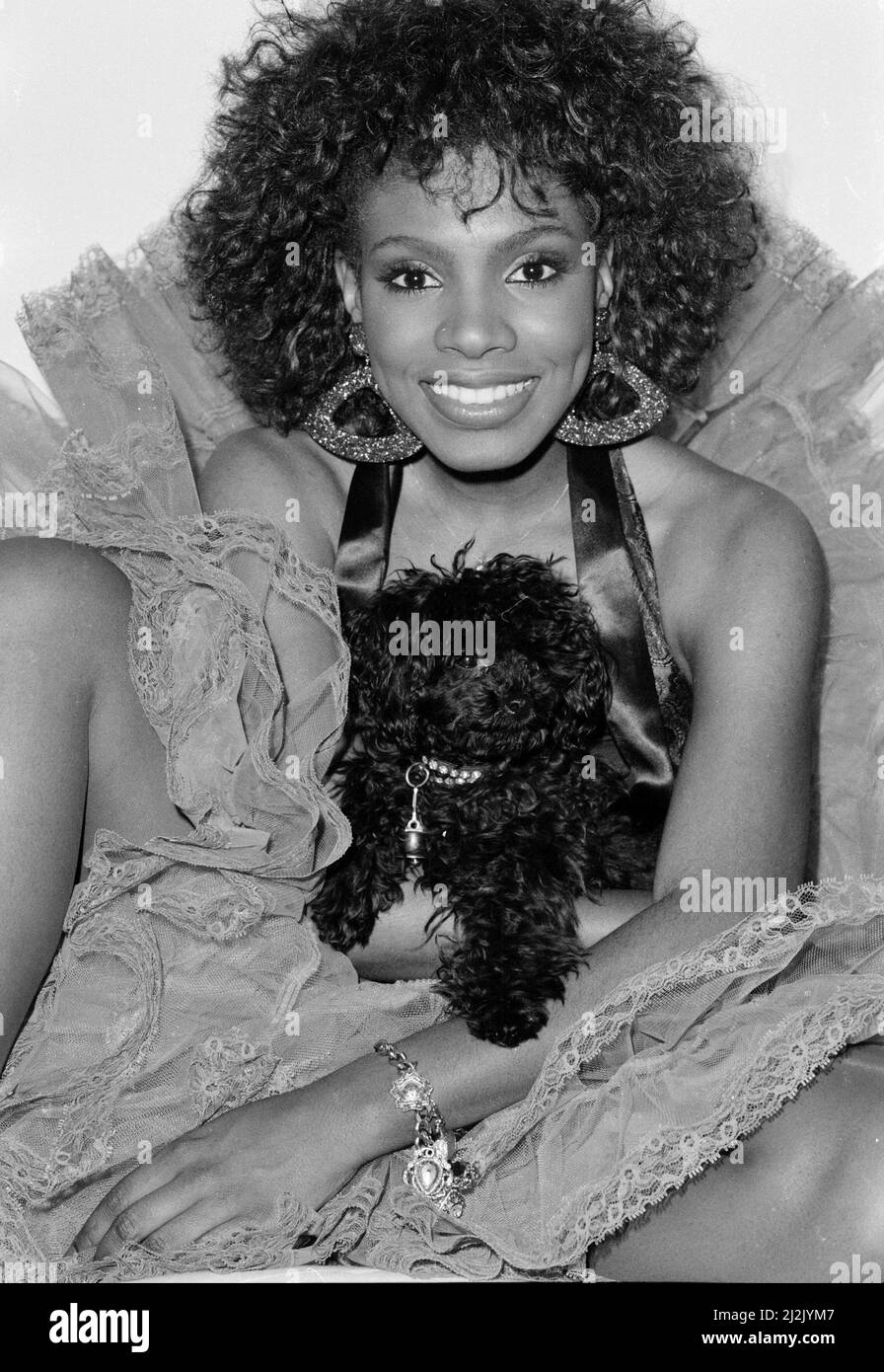 Celebrity shopping Black and White Stock Photos & Images - Alamy