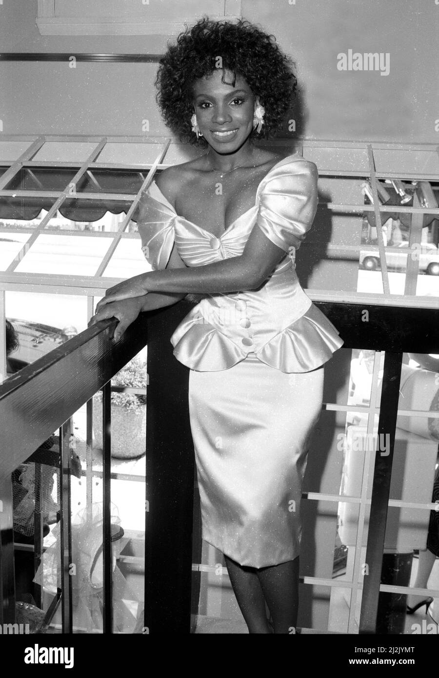 Photo Session with Sheryl Lee Ralph at her apartment & shopping at ...