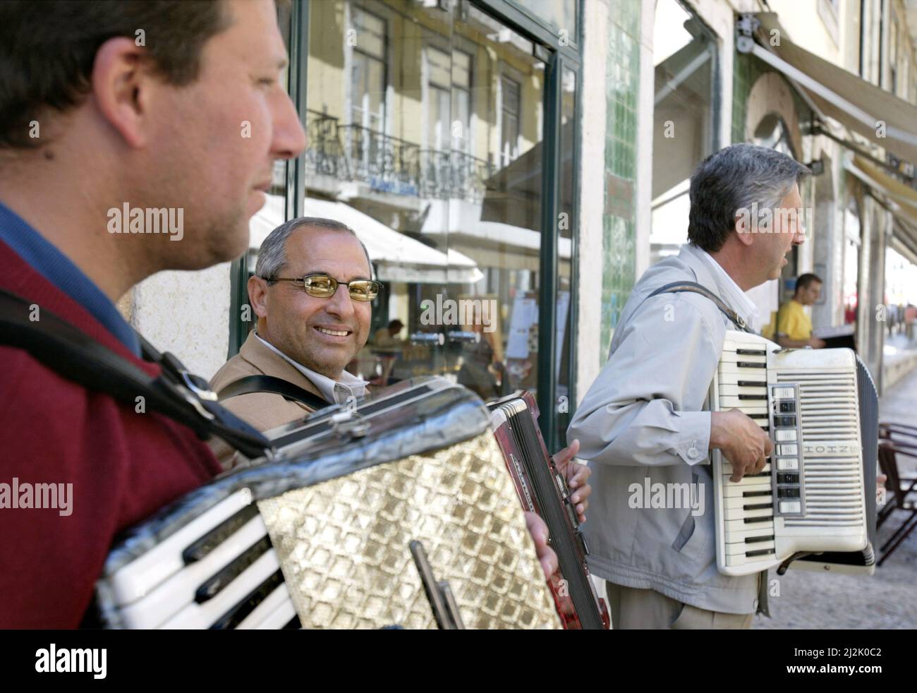 Daily life, Lisboa, Portugal. Street musicians Stock Photo - Alamy