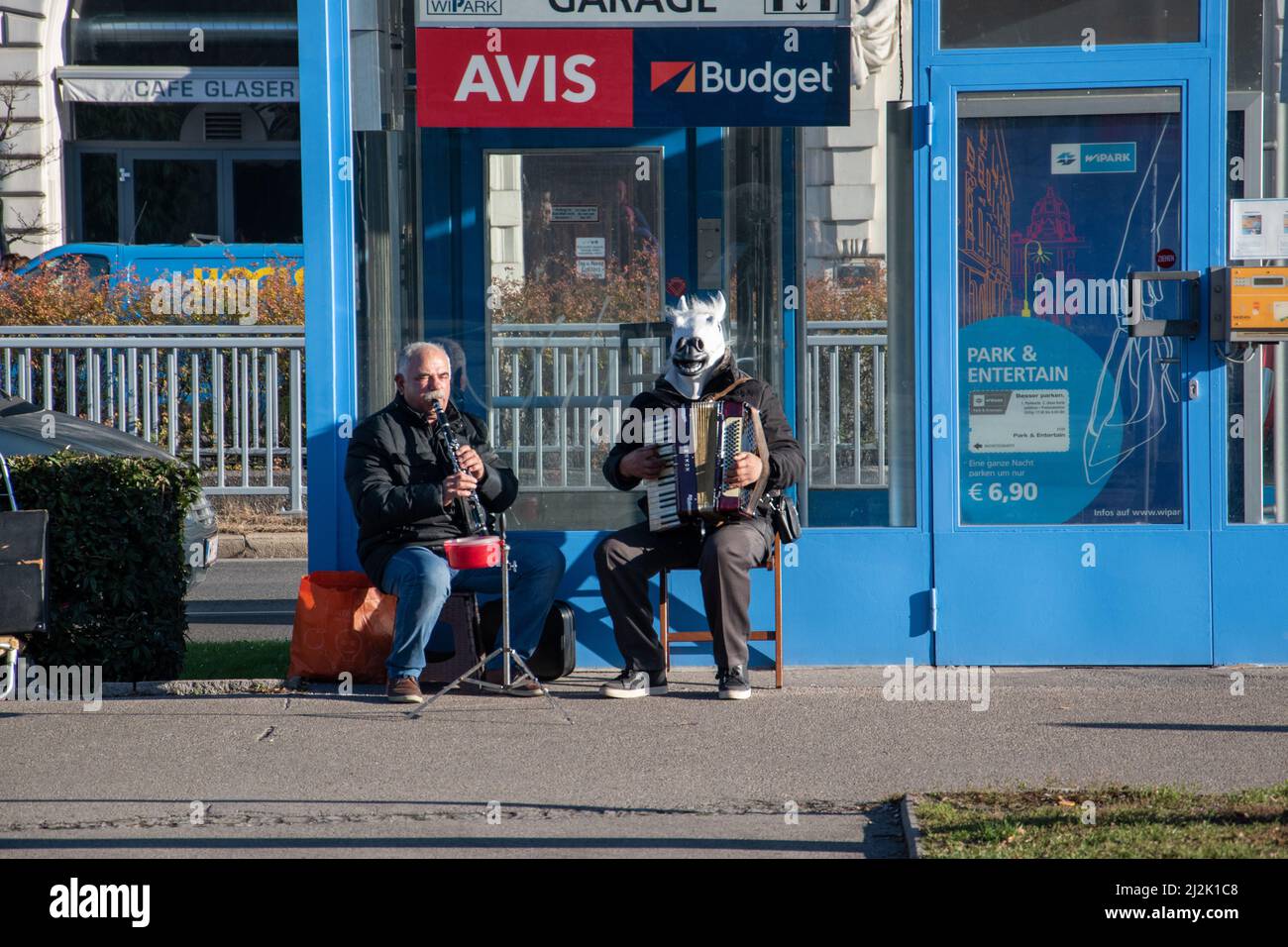 Vienna austria street musicians hi-res stock photography and images - Alamy