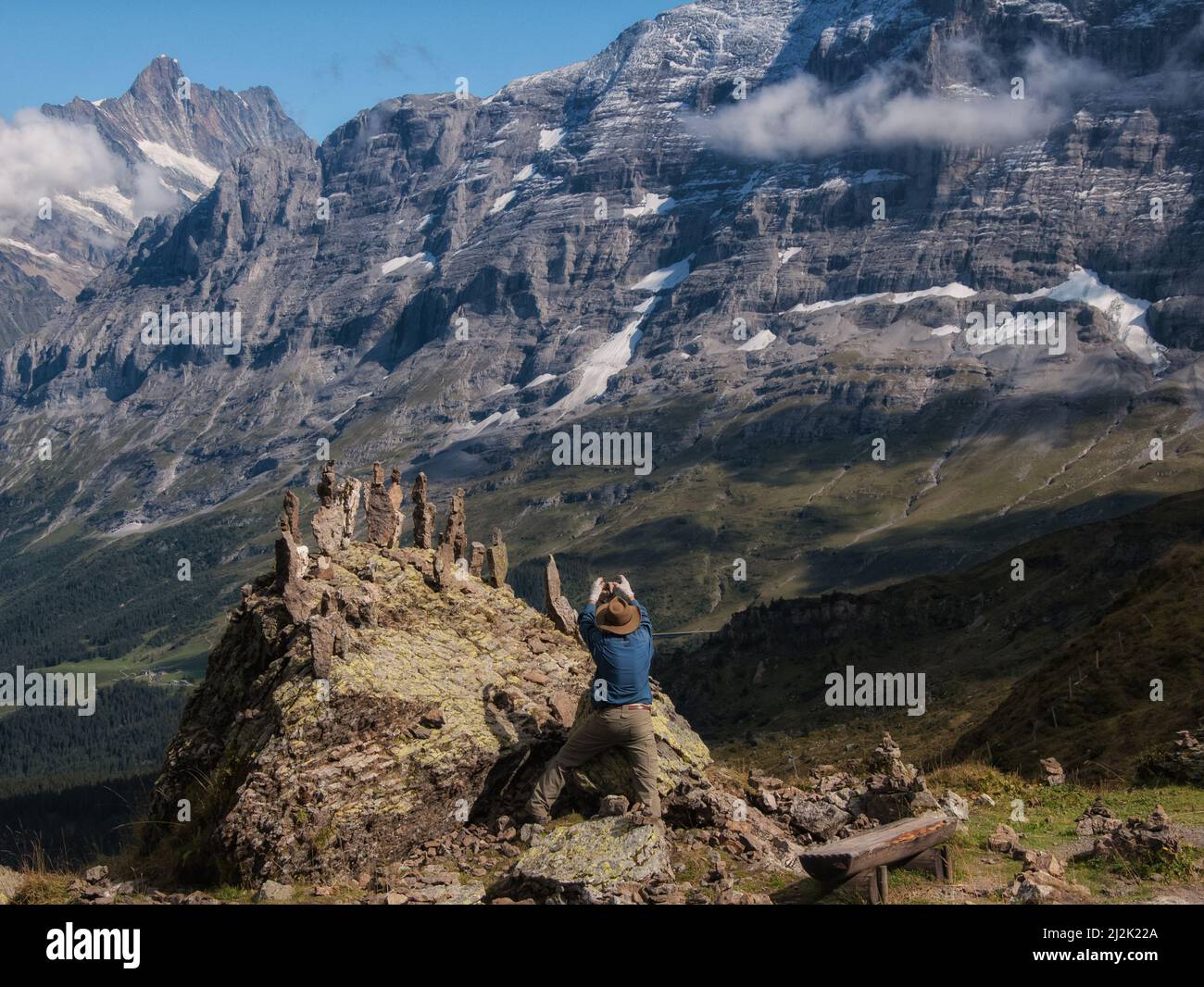 Balance scale rock hi-res stock photography and images - Alamy