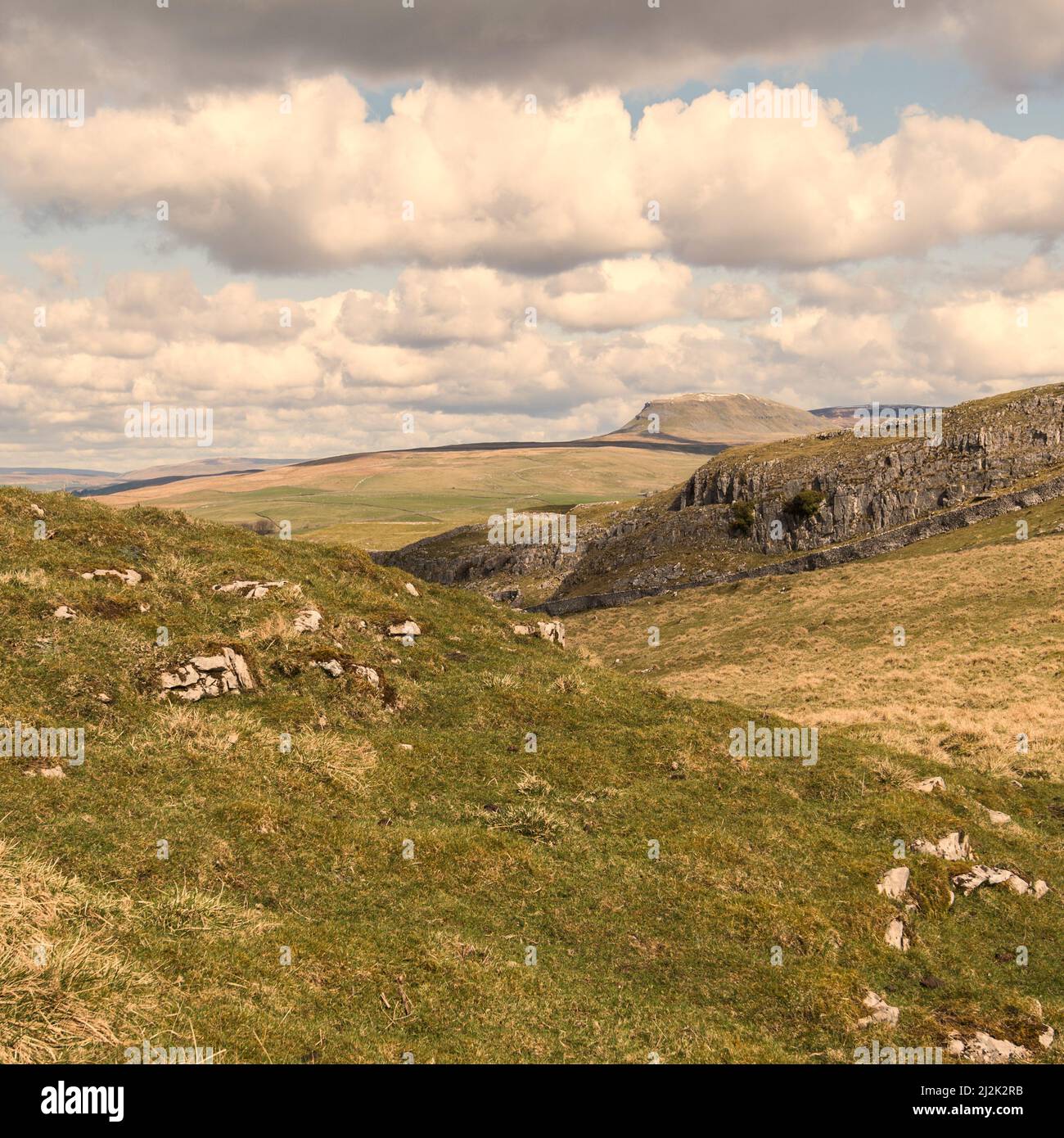 Caves in north yorkshire hi-res stock photography and images - Alamy