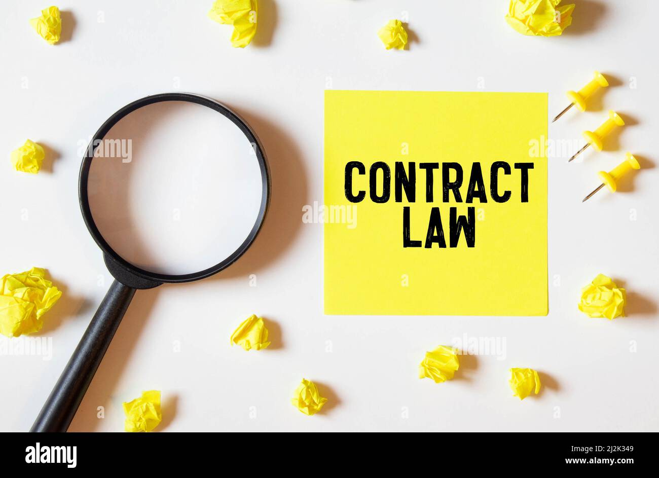 Blue folder with the label Contract Law Stock Photo - Alamy